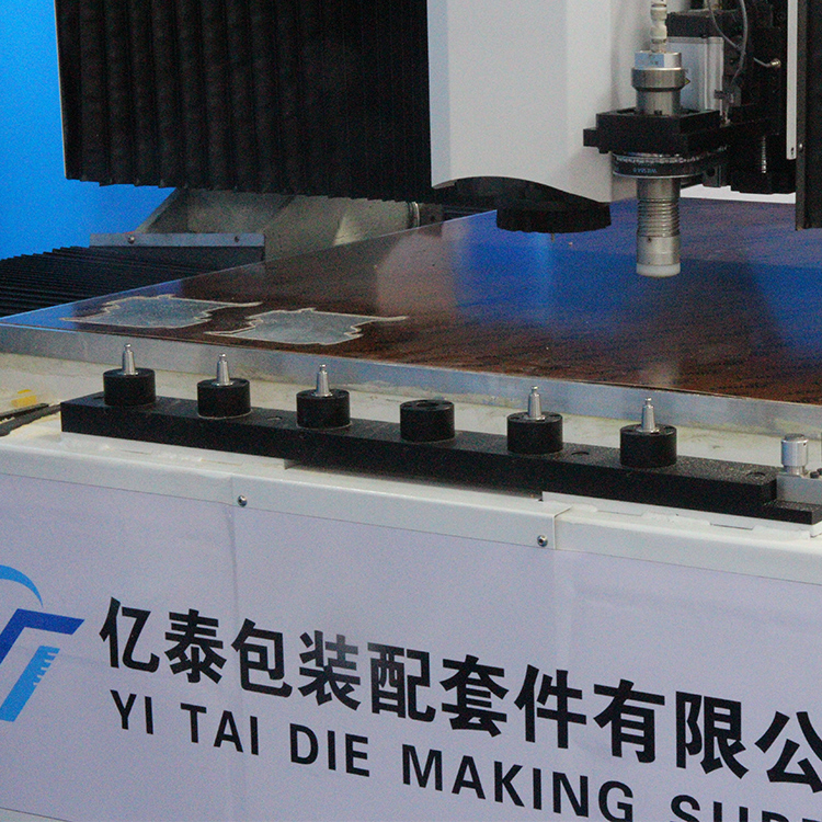 Pertinax Counter Plate CNC Router cnc plywood milling machine sponge ...